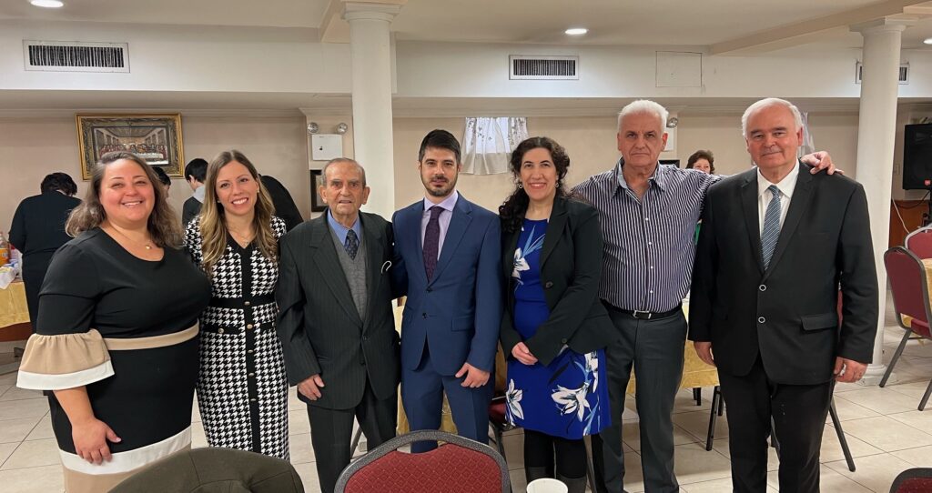 Νέα Υόρκη. Η καθιερωμένη κοπή της βασιλόπιτας από τον Παν-Ροδιακό ...