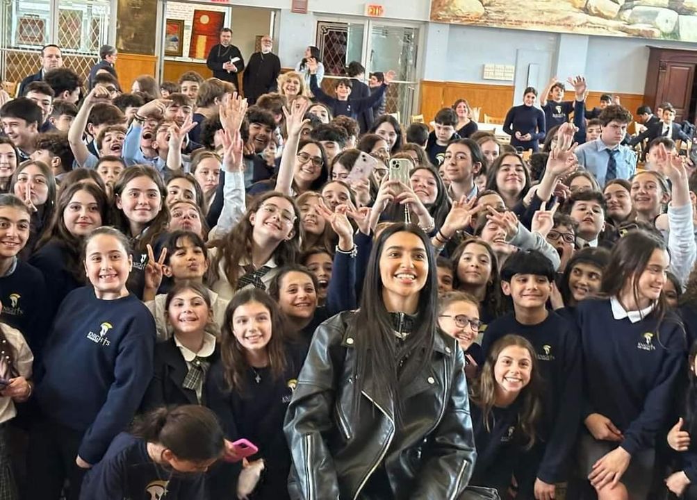 Νέα Υόρκη. Με τα Ελληνόπουλα στο σχολείο του Αγίου Δημητρίου της ...