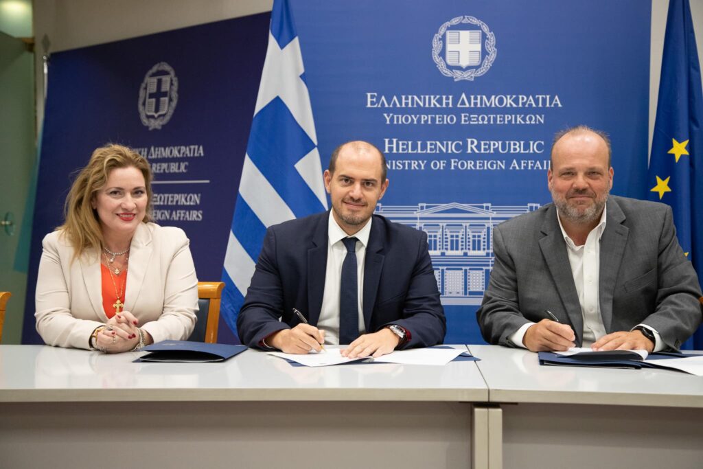 Ενημέρωση των Ελλήνων του εξωτερικού για τα θεσμοθετημένα οφέλη τους ...