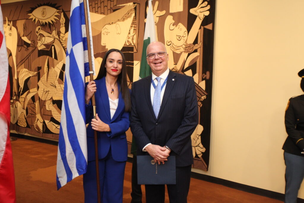 Νέα Υόρκη. Η ελληνική σημαία στα Ηνωμένα ´Εθνη. (Video Hellenic DNA ...