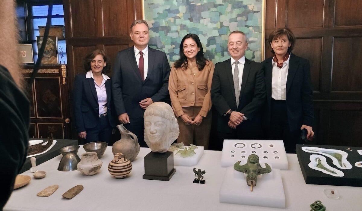 Νέα Υόρκη. Γενικό Προξενείο. Στην Ελλάδα 29 αρχαιότητες | Hellenic DΝΑ